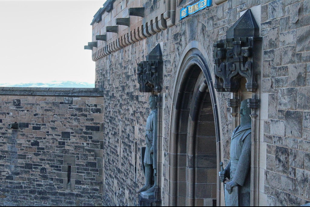 Edinburgh-Castle-statues | Sisbehaving